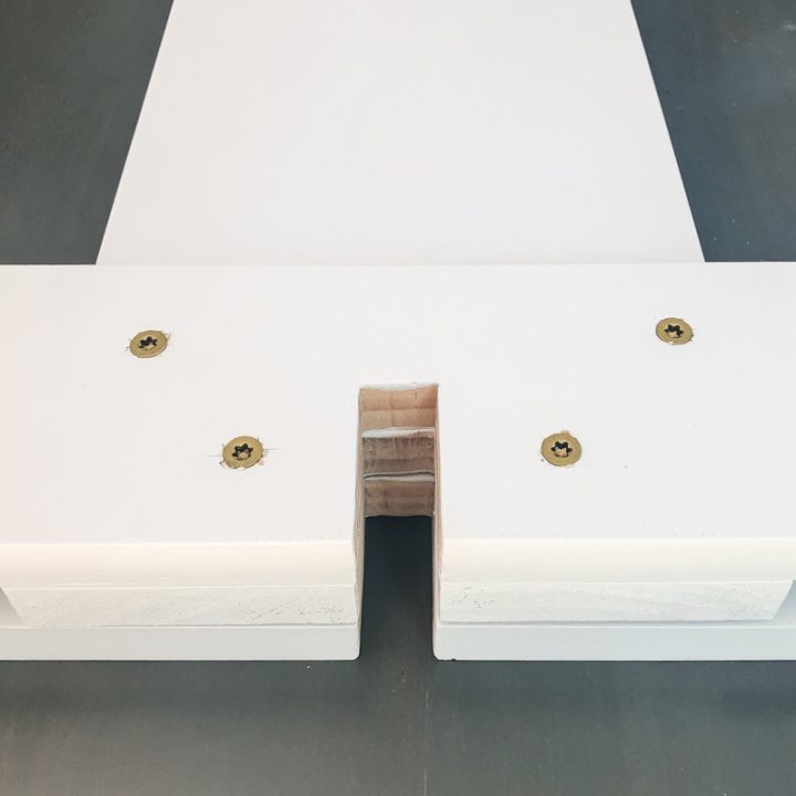 Easy DIY Cornhole Scoreboard with Plans - The Handyman's Daughter