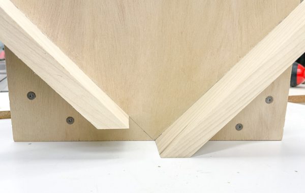 How to Make and Use a Spline Jig - The Handyman's Daughter