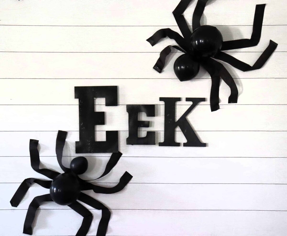 15 Creepy-Crawly DIY Halloween Spider Decoration Ideas - The Handyman's ...