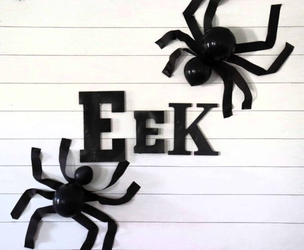 15 Creepy-Crawly DIY Halloween Spider Decoration Ideas - The Handyman's ...